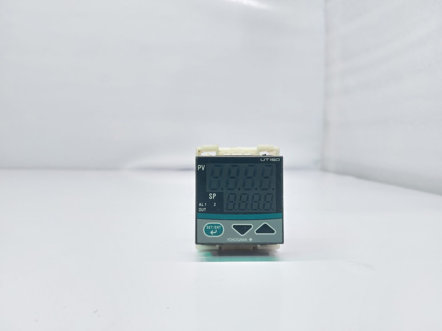 YOKOGAWA UT150 TEMPERATURE CONTROLLER - Alvi Marine